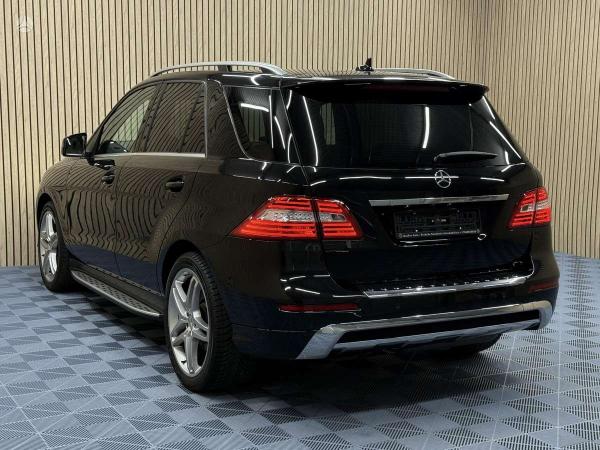Black Mercedes-Benz ML 350 2012 in Marijampole, with an engine capacity of 2.99 L and mileage of 230 thousand km for 16750 €, photo 6 on AUTOMOTO.COM.LV