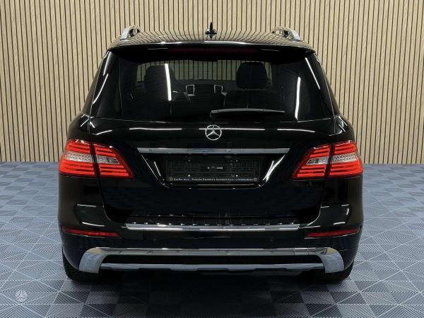 Black Mercedes-Benz ML 350 2012 in Marijampole, with an engine capacity of 2.99 L and mileage of 230 thousand km for 16750 €, photo 7 on AUTOMOTO.COM.LV