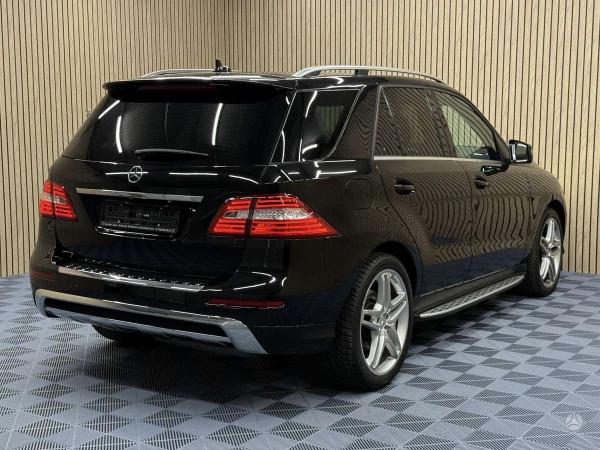 Black Mercedes-Benz ML 350 2012 in Marijampole, with an engine capacity of 2.99 L and mileage of 230 thousand km for 16750 €, photo 8 on AUTOMOTO.COM.LV