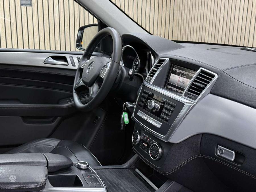 Melns Mercedes-Benz ML 350 2012 Marijampole, ar dzinēja tilpumu 2.99 L un nobraukumu 230 tūkst. km par 16750 €, foto 22 vietnē AUTOMOTO.COM.LV