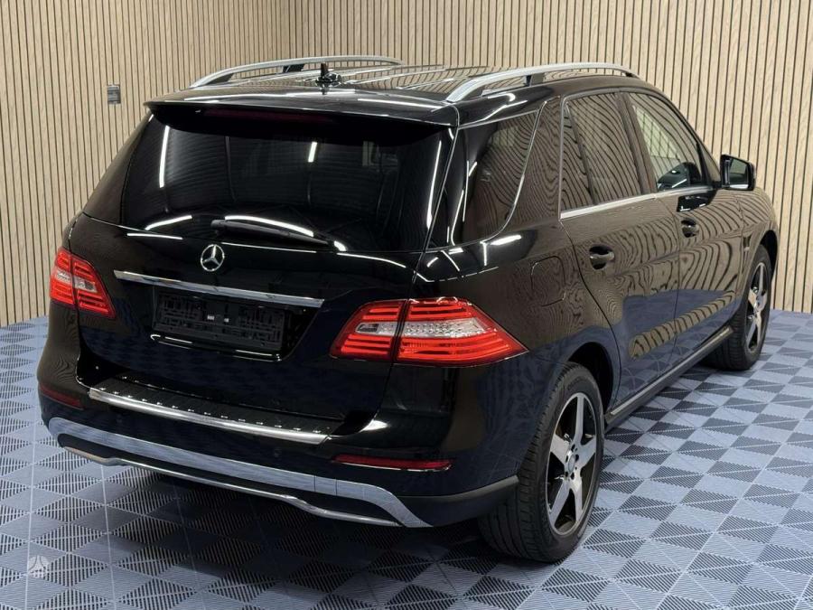 Melns Mercedes-Benz ML 350 2012 Marijampole, ar dzinēja tilpumu 2.99 L un nobraukumu 231 tūkst. km par 15750 €, foto 13 vietnē AUTOMOTO.COM.LV