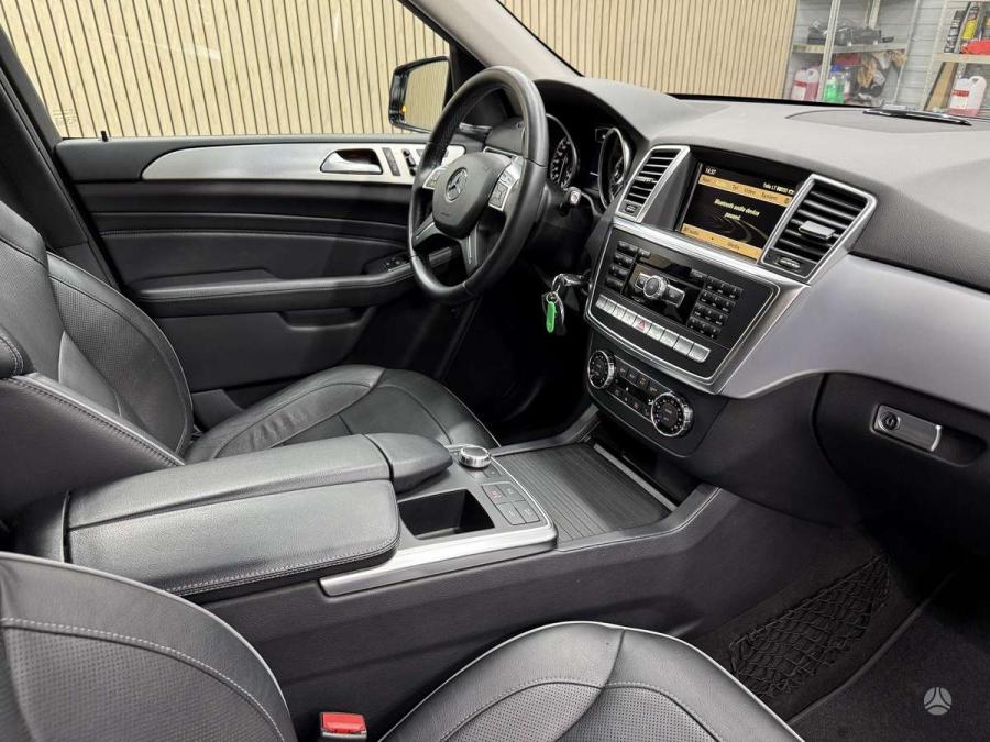 Melns Mercedes-Benz ML 350 2012 Marijampole, ar dzinēja tilpumu 2.99 L un nobraukumu 231 tūkst. km par 15750 €, foto 38 vietnē AUTOMOTO.COM.LV