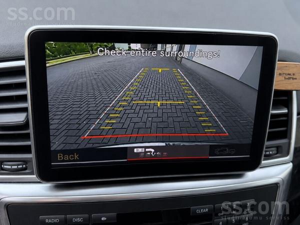 Black Mercedes-Benz ML 350 2012 in Jelgava, with an engine capacity of 3.00 L and mileage of 239 thousand km for 16450 €, photo 5 on AUTOMOTO.COM.LV