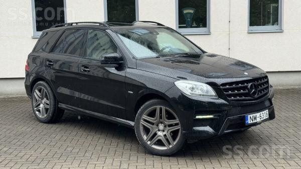 Melns Mercedes-Benz ML 350 2012 Jelgava, ar dzinēja tilpumu 3.00 L un nobraukumu 286 tūkst. km par 10700 €, foto 1 vietnē AUTOMOTO.COM.LV