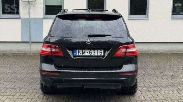 Melns Mercedes-Benz ML 350 2012 Jelgava, ar dzinēja tilpumu 3.00 L un nobraukumu 286 tūkst. km par 10700 €, foto 7 vietnē AUTOMOTO.COM.LV