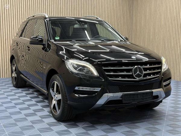 Melns Mercedes-Benz ML 350 2012 Marijampole, ar dzinēja tilpumu 2.99 L un nobraukumu 231 tūkst. km par 15350 €, foto 1 vietnē AUTOMOTO.COM.LV