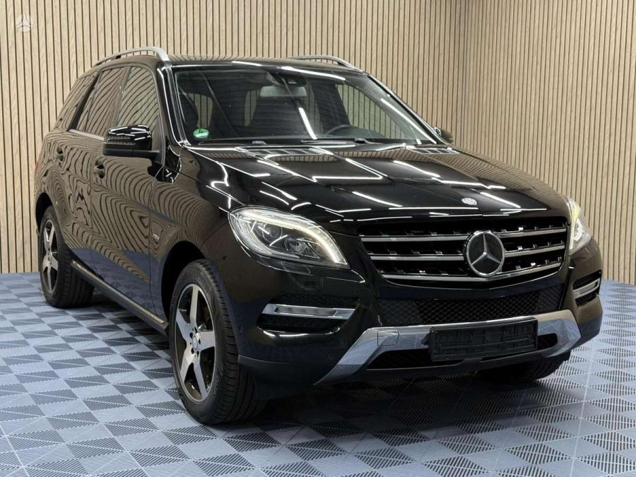 Melns Mercedes-Benz ML 350 2012 Marijampole, ar dzinēja tilpumu 2.99 L un nobraukumu 231 tūkst. km par 15350 €, foto 1 vietnē AUTOMOTO.COM.LV