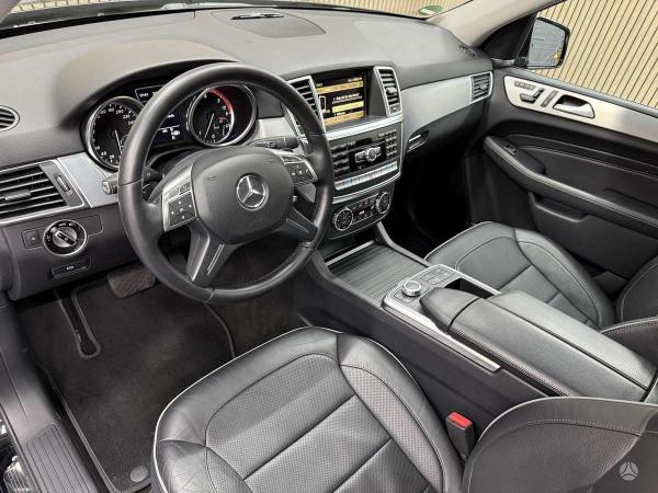 Melns Mercedes-Benz ML 350 2012 Marijampole, ar dzinēja tilpumu 2.99 L un nobraukumu 231 tūkst. km par 15350 €, foto 2 vietnē AUTOMOTO.COM.LV
