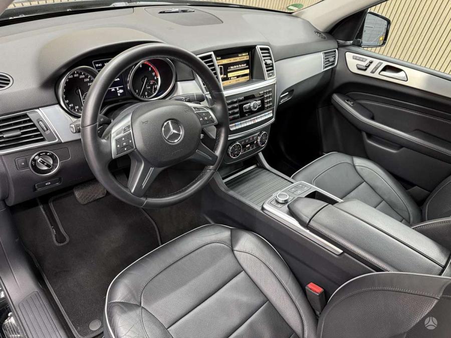 Melns Mercedes-Benz ML 350 2012 Marijampole, ar dzinēja tilpumu 2.99 L un nobraukumu 231 tūkst. km par 15350 €, foto 3 vietnē AUTOMOTO.COM.LV