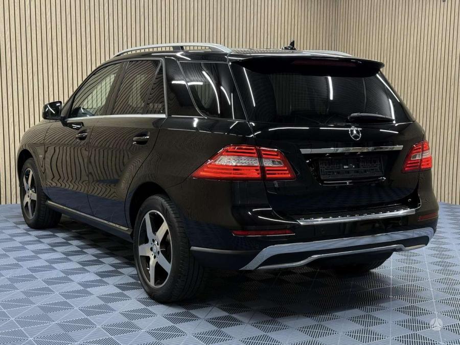Melns Mercedes-Benz ML 350 2012 Marijampole, ar dzinēja tilpumu 2.99 L un nobraukumu 231 tūkst. km par 15350 €, foto 7 vietnē AUTOMOTO.COM.LV