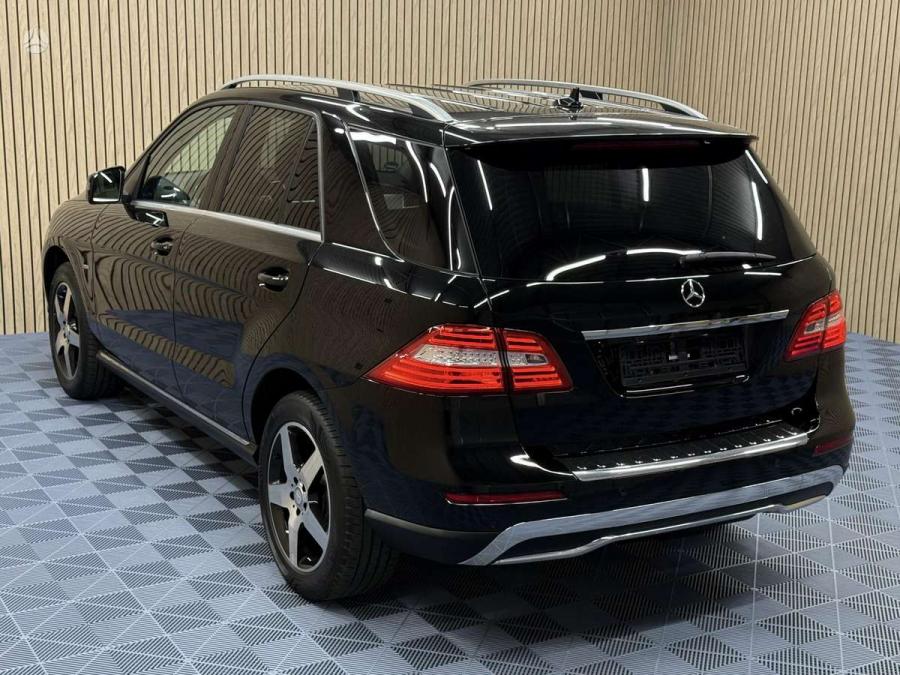 Melns Mercedes-Benz ML 350 2012 Marijampole, ar dzinēja tilpumu 2.99 L un nobraukumu 231 tūkst. km par 15350 €, foto 12 vietnē AUTOMOTO.COM.LV