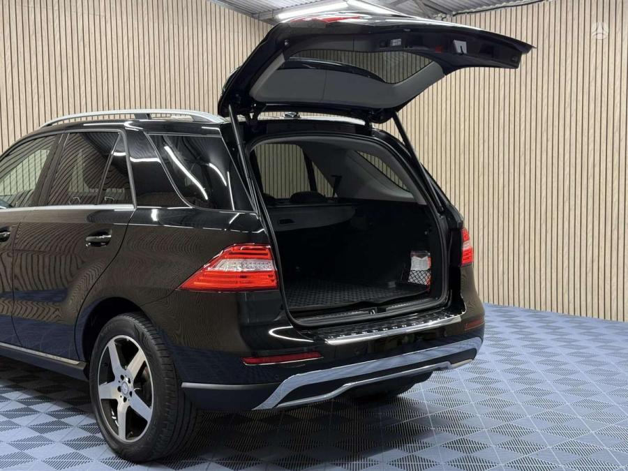 Melns Mercedes-Benz ML 350 2012 Marijampole, ar dzinēja tilpumu 2.99 L un nobraukumu 231 tūkst. km par 15350 €, foto 14 vietnē AUTOMOTO.COM.LV
