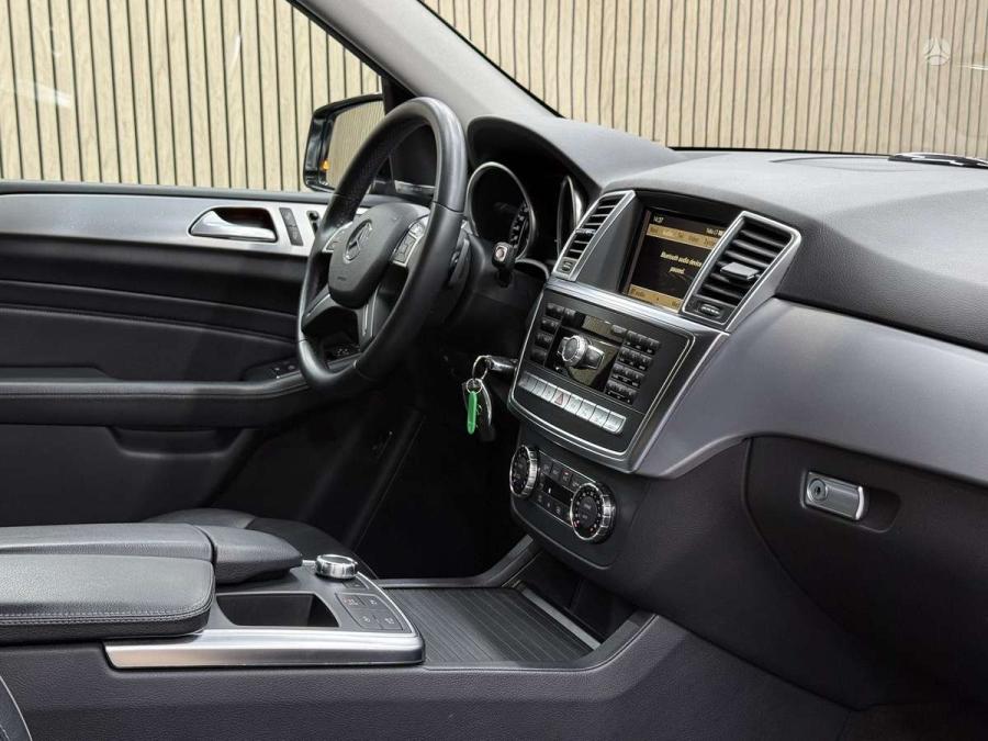 Melns Mercedes-Benz ML 350 2012 Marijampole, ar dzinēja tilpumu 2.99 L un nobraukumu 231 tūkst. km par 15350 €, foto 24 vietnē AUTOMOTO.COM.LV