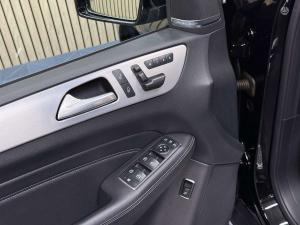 Melns Mercedes-Benz ML 350 2012 Marijampole, ar dzinēja tilpumu 2.99 L un nobraukumu 231 tūkst. km par 15350 €, foto 27 vietnē AUTOMOTO.COM.LV