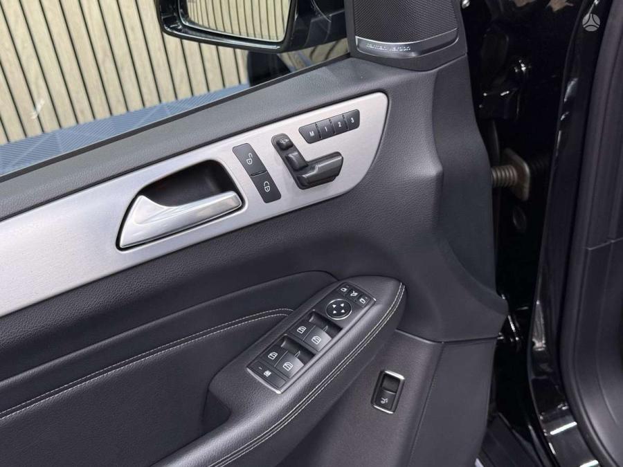 Melns Mercedes-Benz ML 350 2012 Marijampole, ar dzinēja tilpumu 2.99 L un nobraukumu 231 tūkst. km par 15350 €, foto 27 vietnē AUTOMOTO.COM.LV