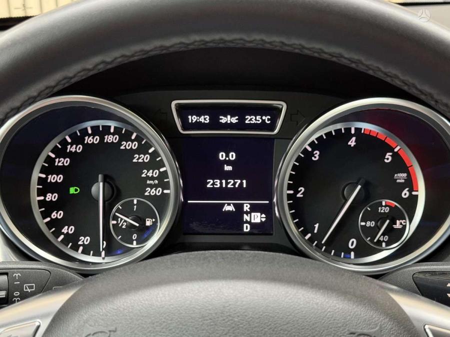 Melns Mercedes-Benz ML 350 2012 Marijampole, ar dzinēja tilpumu 2.99 L un nobraukumu 231 tūkst. km par 15350 €, foto 29 vietnē AUTOMOTO.COM.LV