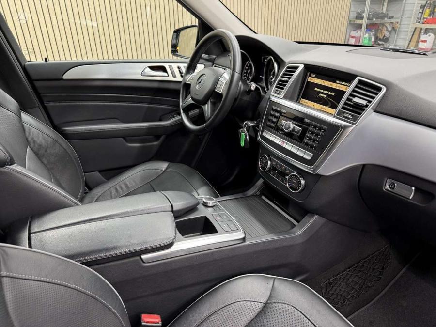 Melns Mercedes-Benz ML 350 2012 Marijampole, ar dzinēja tilpumu 2.99 L un nobraukumu 231 tūkst. km par 15350 €, foto 38 vietnē AUTOMOTO.COM.LV