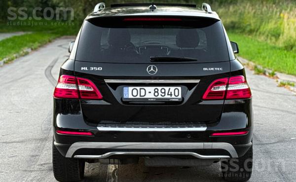 Black Mercedes-Benz ML 350 2012 in Riga, with an engine capacity of 3.00 L and mileage of 330 thousand km for 15500 €, photo 6 on AUTOMOTO.COM.LV