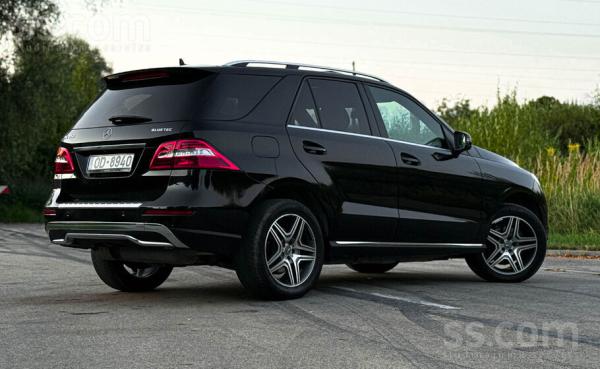 Black Mercedes-Benz ML 350 2012 in Riga, with an engine capacity of 3.00 L and mileage of 330 thousand km for 15500 €, photo 7 on AUTOMOTO.COM.LV