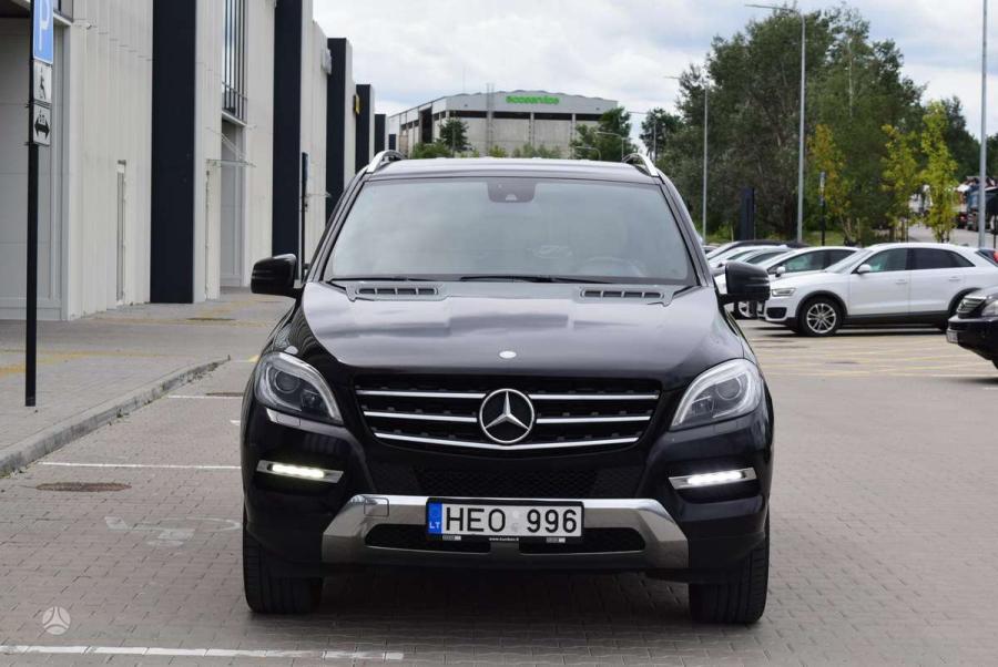 Black Mercedes-Benz ML 350 2012 in Vilnius, with an engine capacity of 2.99 L and mileage of 315 thousand km for 11500 €, photo 3 on AUTOMOTO.COM.LV
