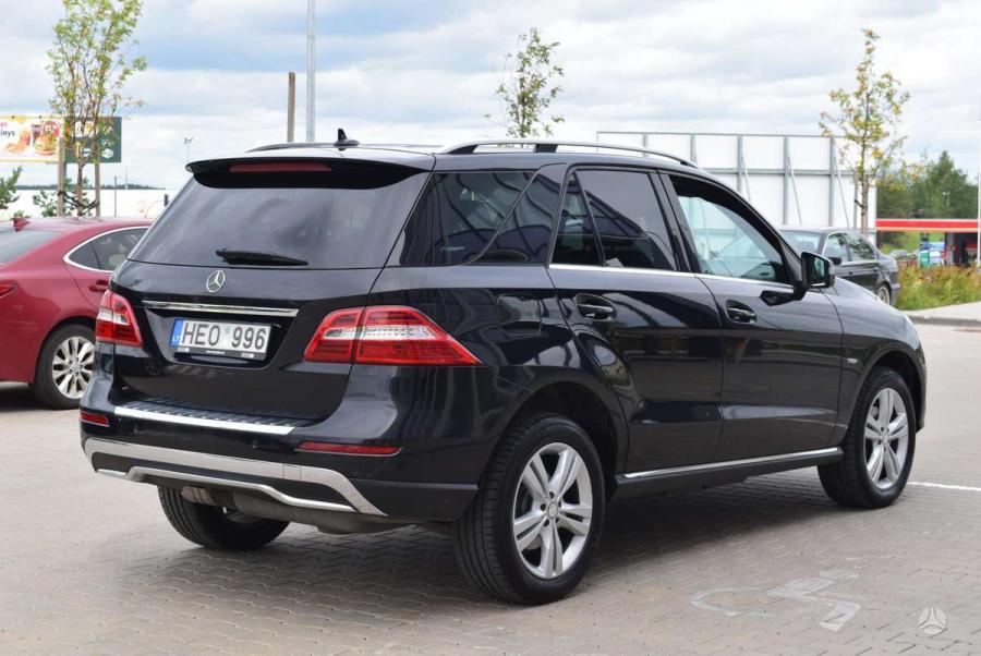 Black Mercedes-Benz ML 350 2012 in Vilnius, with an engine capacity of 2.99 L and mileage of 315 thousand km for 11500 €, photo 5 on AUTOMOTO.COM.LV