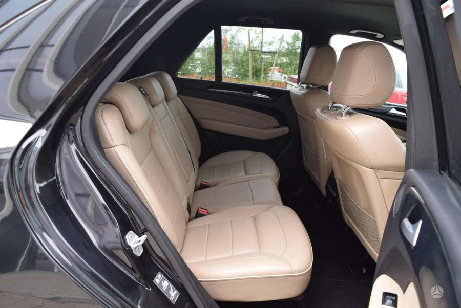 Black Mercedes-Benz ML 350 2012 in Vilnius, with an engine capacity of 2.99 L and mileage of 315 thousand km for 11500 €, photo 10 on AUTOMOTO.COM.LV