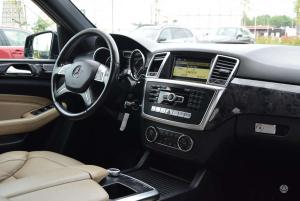 Black Mercedes-Benz ML 350 2012 in Vilnius, with an engine capacity of 2.99 L and mileage of 315 thousand km for 11500 €, photo 11 on AUTOMOTO.COM.LV