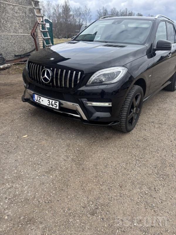 Melns Mercedes-Benz ML 350 2012 Rīga, ar dzinēja tilpumu 3.00 L un nobraukumu 334 tūkst. km par 11500 €, foto 1 vietnē AUTOMOTO.COM.LV