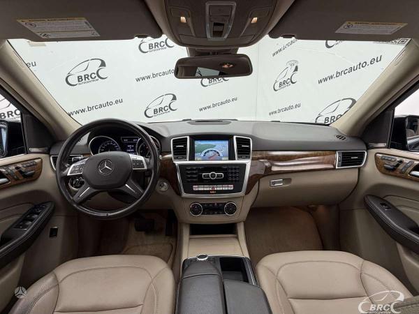 Black Mercedes-Benz ML 350 2012 in Vilnius, with an engine capacity of 2.99 L and mileage of 240 thousand km for 9900 €, photo 4 on AUTOMOTO.COM.LV
