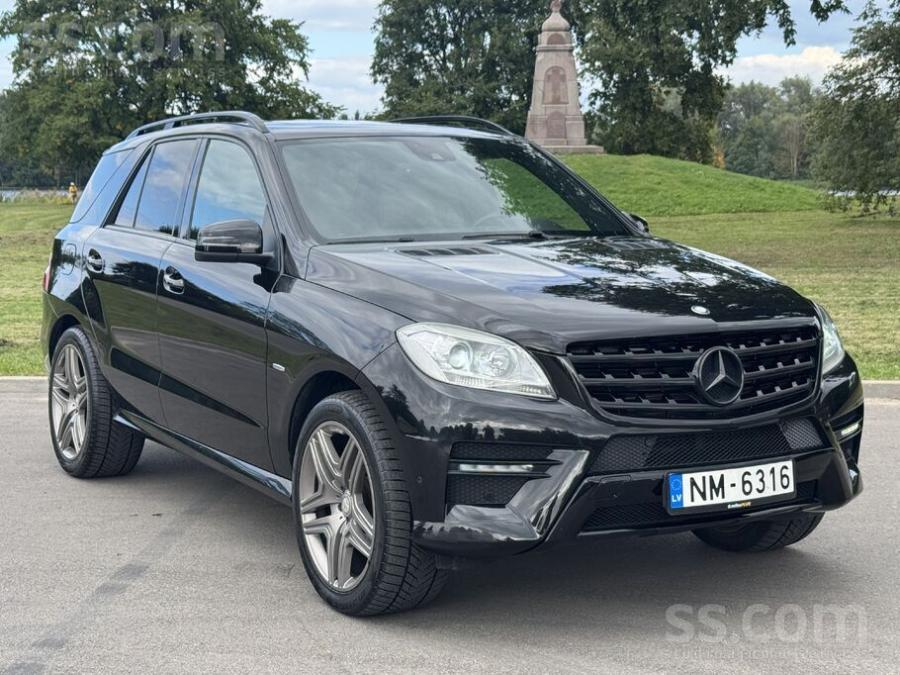 Black Mercedes-Benz ML 350 2012 in Riga, with an engine capacity of 3.00 L and mileage of 0 thousand km for 11950 €, photo 3 on AUTOMOTO.COM.LV