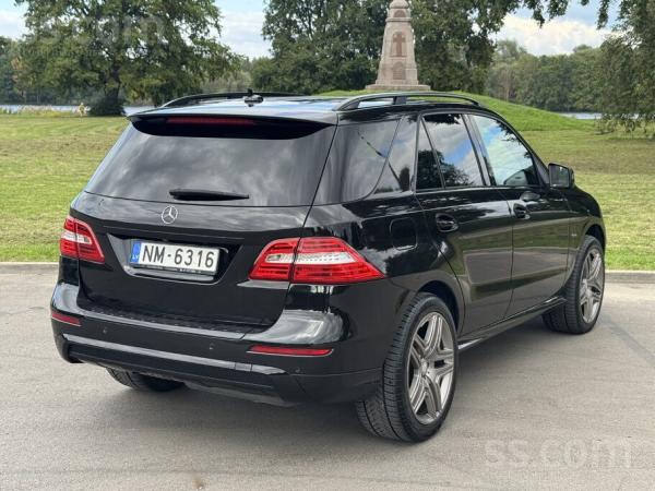 Black Mercedes-Benz ML 350 2012 in Riga, with an engine capacity of 3.00 L and mileage of 0 thousand km for 11950 €, photo 5 on AUTOMOTO.COM.LV