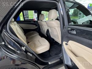 Black Mercedes-Benz ML 350 2012 in Riga, with an engine capacity of 3.00 L and mileage of 0 thousand km for 11950 €, photo 11 on AUTOMOTO.COM.LV