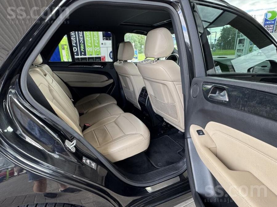 Black Mercedes-Benz ML 350 2012 in Riga, with an engine capacity of 3.00 L and mileage of 0 thousand km for 11950 €, photo 11 on AUTOMOTO.COM.LV