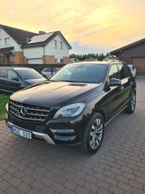 Melns Mercedes-Benz ML 350 2012 Kaišiadorys, ar dzinēja tilpumu 2.99 L un nobraukumu 280 tūkst. km par 11250 €, foto 4 vietnē AUTOMOTO.COM.LV