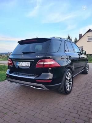 Melns Mercedes-Benz ML 350 2012 Kaišiadorys, ar dzinēja tilpumu 2.99 L un nobraukumu 280 tūkst. km par 11250 €, foto 5 vietnē AUTOMOTO.COM.LV