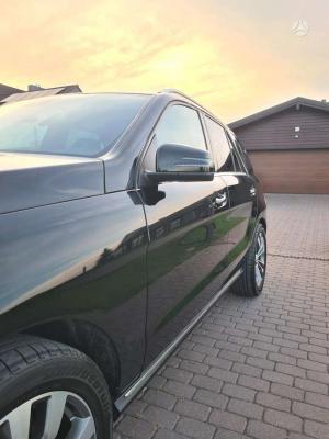 Melns Mercedes-Benz ML 350 2012 Kaišiadorys, ar dzinēja tilpumu 2.99 L un nobraukumu 280 tūkst. km par 11250 €, foto 14 vietnē AUTOMOTO.COM.LV