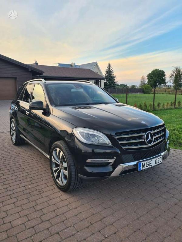 Black Mercedes-Benz ML 350 2012 in Kaisiadorys, with an engine capacity of 2.99 L and mileage of 280 thousand km for 11250 €, photo 1 on AUTOMOTO.COM.LV
