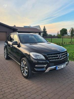Black Mercedes-Benz ML 350 2012 in Kaisiadorys, with an engine capacity of 2.99 L and mileage of 280 thousand km for 11250 €, photo 1 on AUTOMOTO.COM.LV