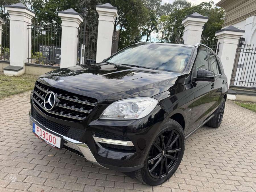 Black Mercedes-Benz ML 350 2012 in Vilnius, with an engine capacity of 2.99 L and mileage of 292 thousand km for 12500 €, photo 1 on AUTOMOTO.COM.LV