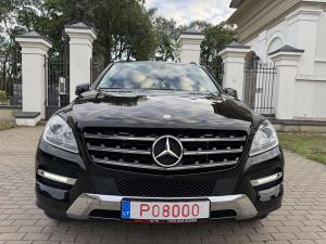Black Mercedes-Benz ML 350 2012 in Vilnius, with an engine capacity of 2.99 L and mileage of 292 thousand km for 12500 €, photo 3 on AUTOMOTO.COM.LV