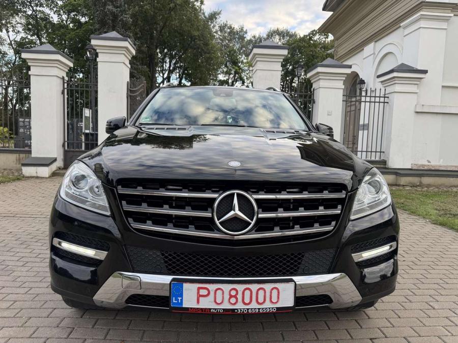 Black Mercedes-Benz ML 350 2012 in Vilnius, with an engine capacity of 2.99 L and mileage of 292 thousand km for 12500 €, photo 3 on AUTOMOTO.COM.LV
