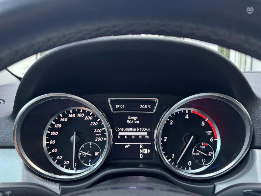 Black Mercedes-Benz ML 350 2012 in Vilnius, with an engine capacity of 2.99 L and mileage of 292 thousand km for 12500 €, photo 9 on AUTOMOTO.COM.LV