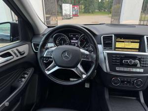 Black Mercedes-Benz ML 350 2012 in Vilnius, with an engine capacity of 2.99 L and mileage of 292 thousand km for 12500 €, photo 10 on AUTOMOTO.COM.LV