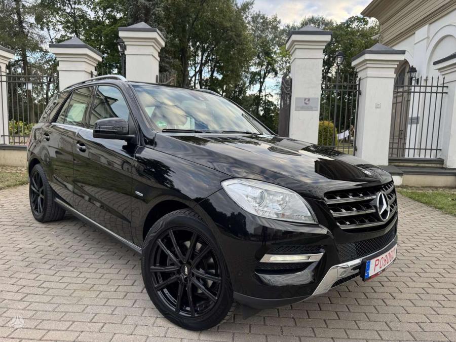 Black Mercedes-Benz ML 350 2012 in Vilnius, with an engine capacity of 2.99 L and mileage of 292 thousand km for 12500 €, photo 12 on AUTOMOTO.COM.LV
