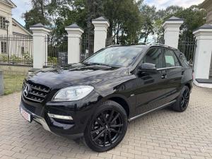 Black Mercedes-Benz ML 350 2012 in Vilnius, with an engine capacity of 2.99 L and mileage of 292 thousand km for 12500 €, photo 13 on AUTOMOTO.COM.LV