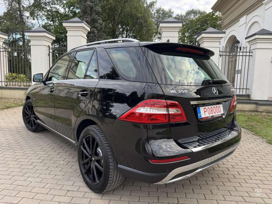 Black Mercedes-Benz ML 350 2012 in Vilnius, with an engine capacity of 2.99 L and mileage of 292 thousand km for 12500 €, photo 14 on AUTOMOTO.COM.LV