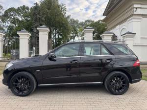 Black Mercedes-Benz ML 350 2012 in Vilnius, with an engine capacity of 2.99 L and mileage of 292 thousand km for 12500 €, photo 20 on AUTOMOTO.COM.LV