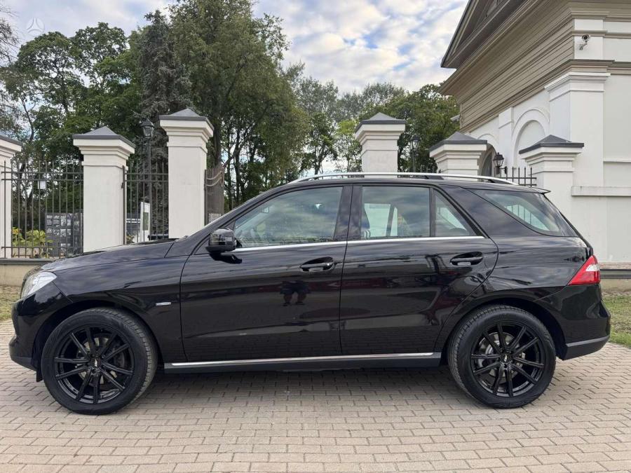 Black Mercedes-Benz ML 350 2012 in Vilnius, with an engine capacity of 2.99 L and mileage of 292 thousand km for 12500 €, photo 20 on AUTOMOTO.COM.LV