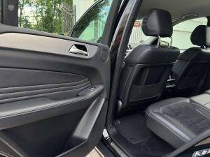 Black Mercedes-Benz ML 350 2012 in Vilnius, with an engine capacity of 2.99 L and mileage of 292 thousand km for 12500 €, photo 26 on AUTOMOTO.COM.LV