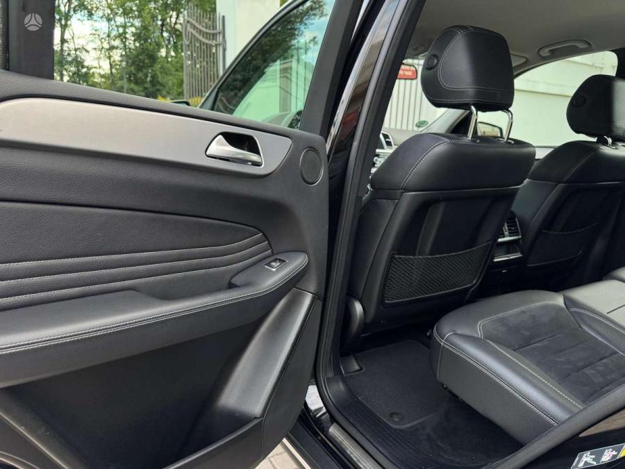 Black Mercedes-Benz ML 350 2012 in Vilnius, with an engine capacity of 2.99 L and mileage of 292 thousand km for 12500 €, photo 26 on AUTOMOTO.COM.LV